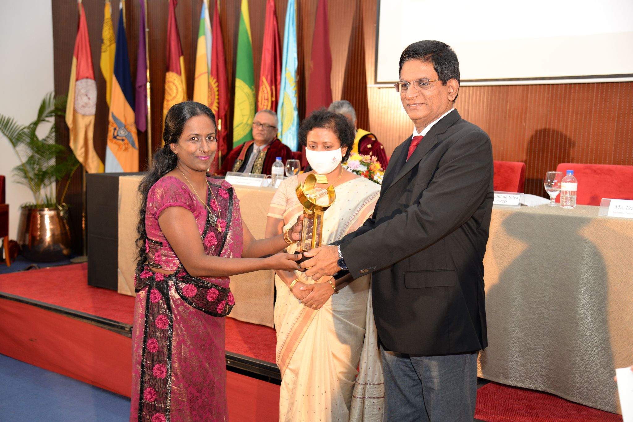 Prof. Jeevani Jayasinghe wins CVCD Excellence Award-2020 for the Most Outstanding Young ...